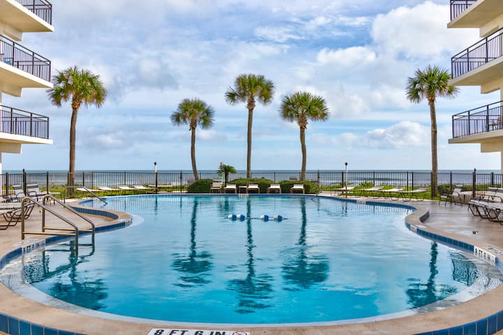 Sunny Ormond Beachfront Condo Pool No Drive Beach - Ormond Beach, FL