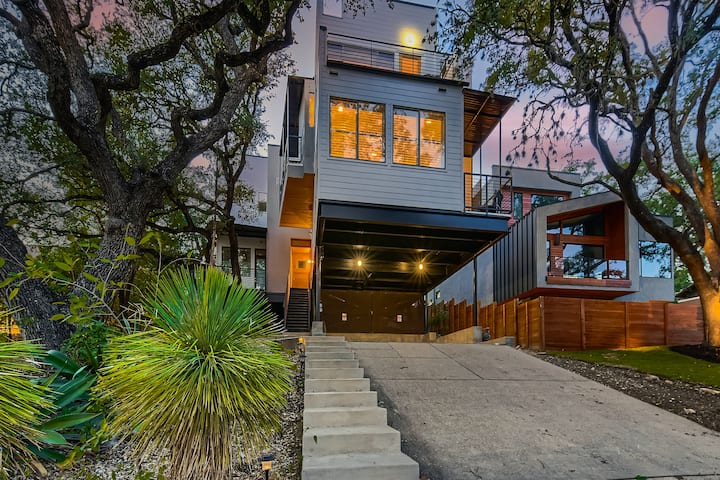Treetop Townhome - 3 Balconies, Newly Decorated - Austin, TX