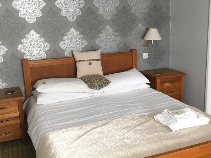Double Ensuite At Haymaker Inn - Chard