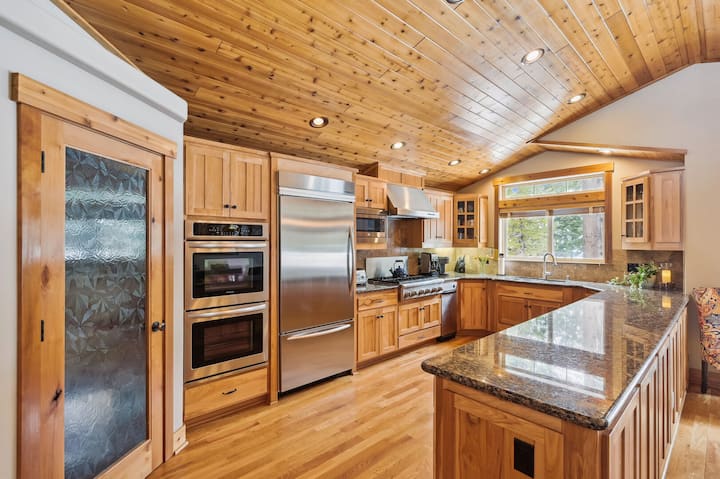 Ski View At Tahoe Donner - 4br, Hot Tub, Amenities - Truckee, CA