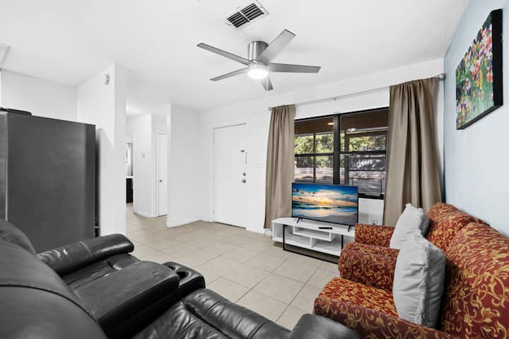 Downtown Duplex- Spacious And Comfy 2 Bedroom - 게인즈빌