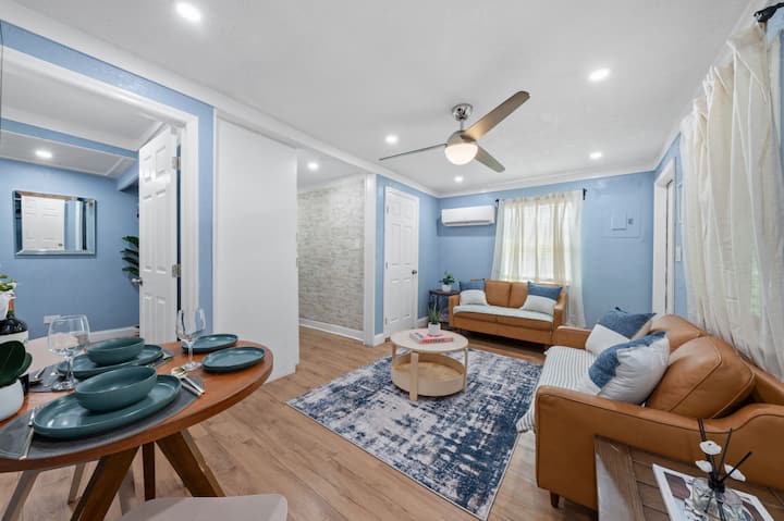 Cozy & Welcoming Home In Antique Row Wpb - West Palm Beach, FL