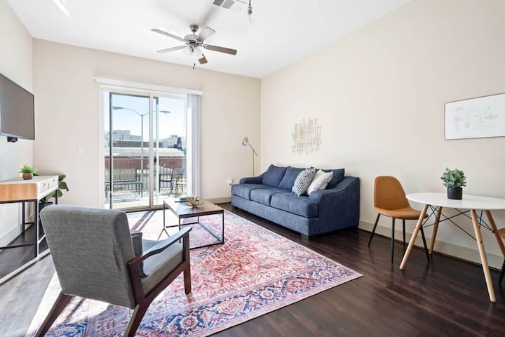 Serene 1br Escape | Balcony & Cozy Stay - Montgomery, AL