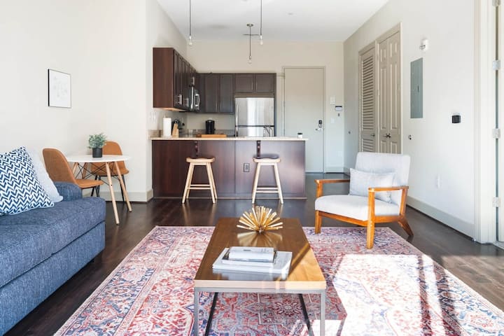 Cozy 1br • Balcony & Modern Decor - Montgomery, AL