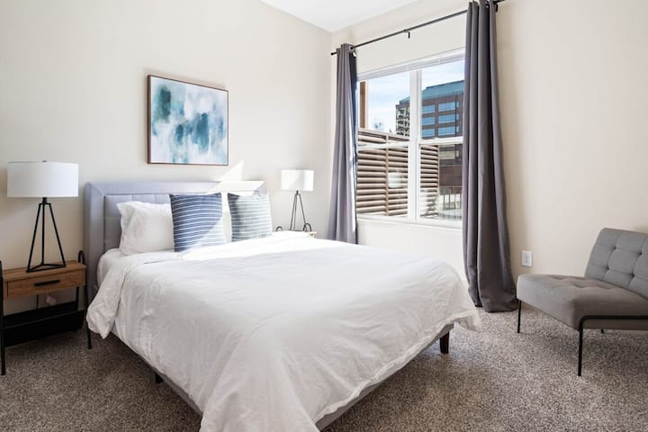 Peaceful 1br Escape | Balcony Views - Montgomery, AL