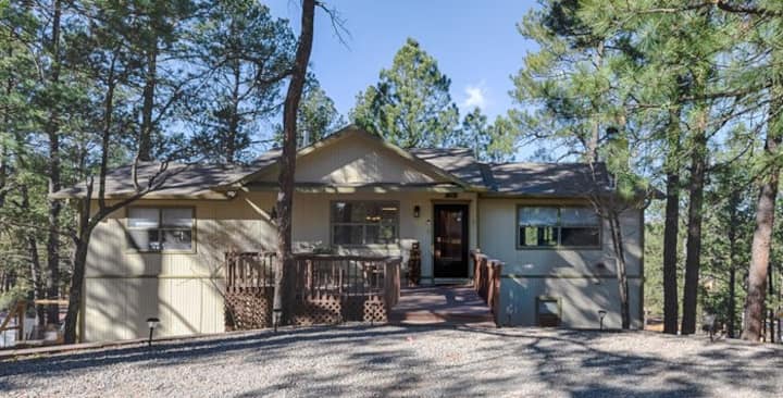 Buendia Cabin W/ Hot Tub, Pool Table & Foosball - Ruidoso, NM
