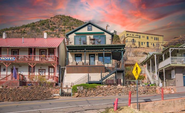 Mrs Garcia's Getaway With Stunning Forever Views! - Jerome, AZ