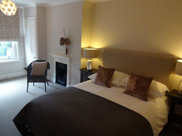 Superior King Ensuite With Garden View At Ogilvy H - Cromer