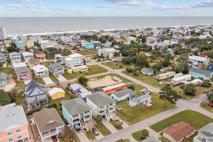 Paradise Palms: Palm Trees, Salty Paws & Balconies - Kure Beach
