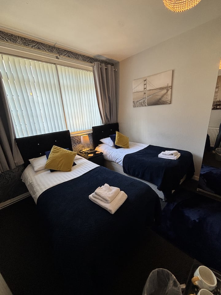 Twin Ensuite With Shower At The Georgian Guesthous - Alnwick