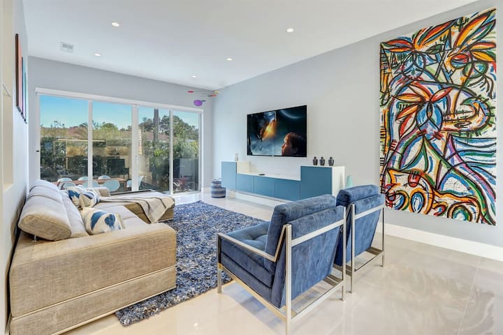 Deco Delight: Central Hub - University of Miami, Coral Gables