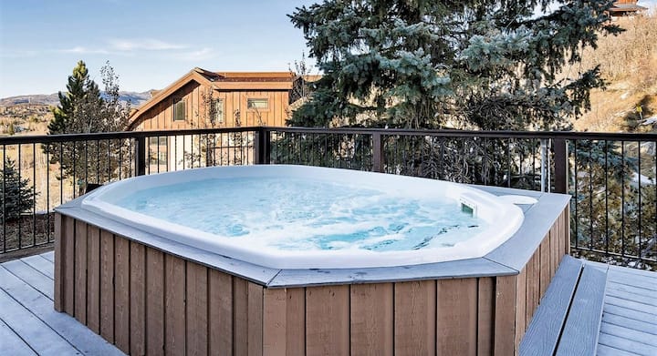 Balcony W/ Great View, Hot Tub & 3 Bedroom + Loft - Steamboat Springs, CO