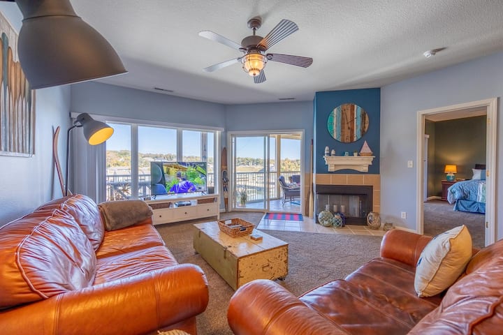 Bristol Bay 369 - 3 Bdrm Beautiful Waterfront Cond - Gravois Mills, MO