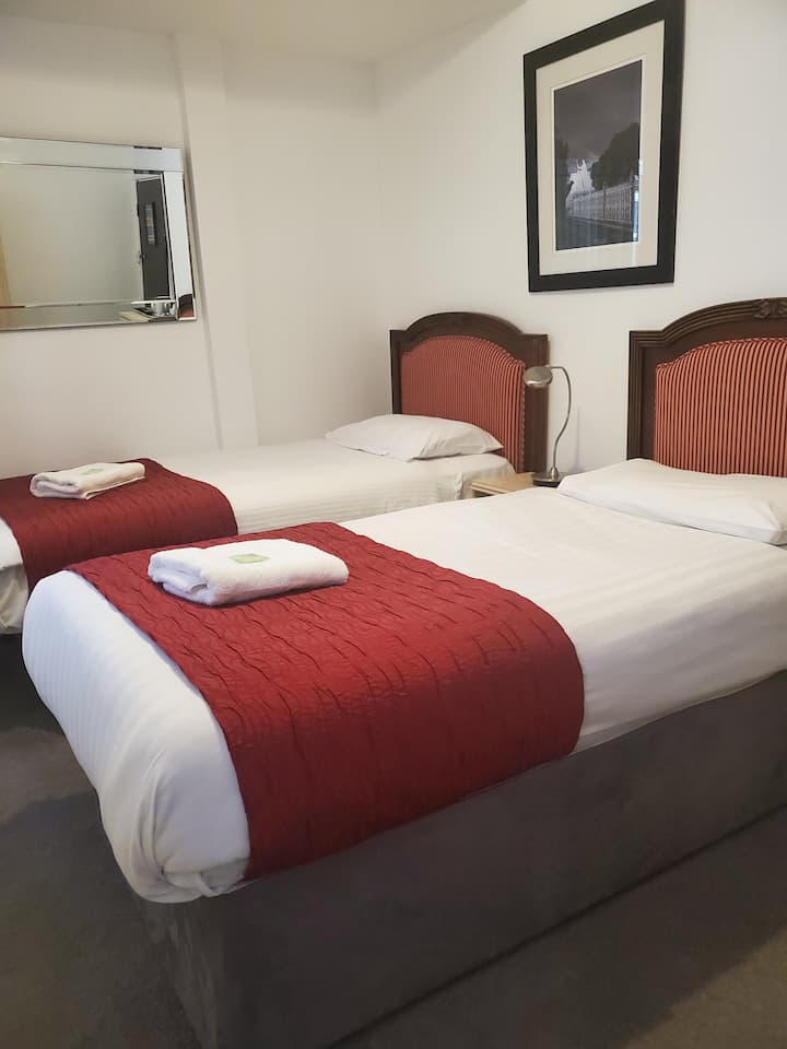 Twin Ensuite At The Melville Hotel - Blackpool