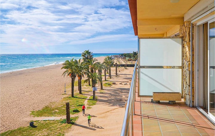 Awesome Apartment In Santa Susanna - Blanes
