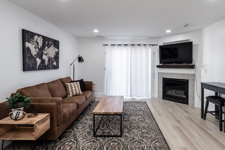 Vibrant & Fresh Remodel - Close To Everything! - 로건