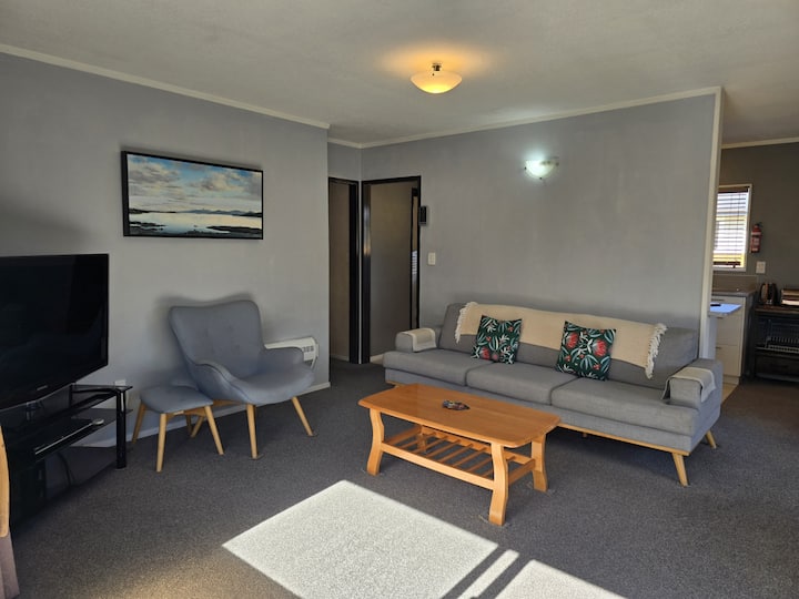 Taupo Central - Close To Town And Includes Wi-fi - Lake Taupo