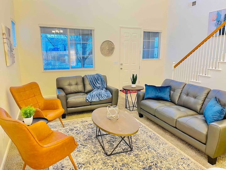 Gorgeous S Reno 5bd 13beds W7tvs Sleeps18 Superfas - Reno, NV