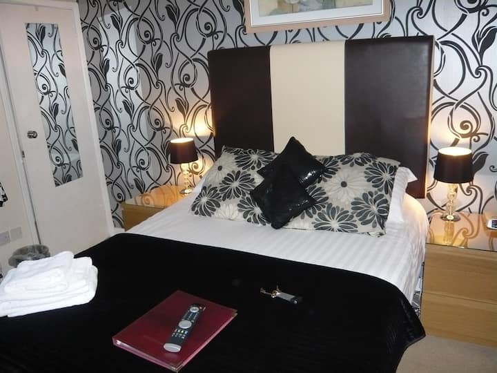 Deluxe Double Ensuite With Shower At The Georgian - Craster