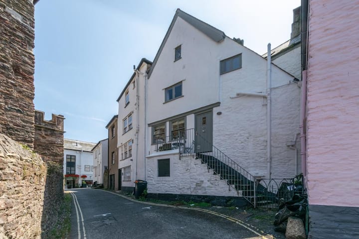 4 Bed In Dartmouth (Oc-bc47) - Dartmouth