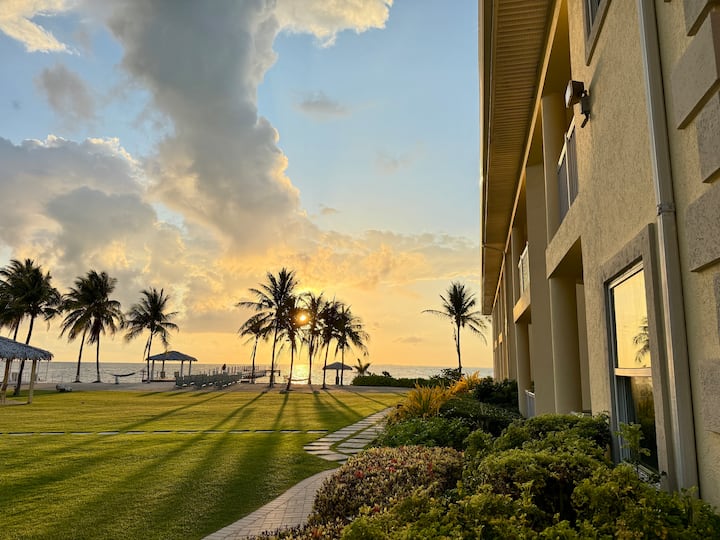 Stunning Sunset View! 3 Spacious Units, Pool - Cayman Islands