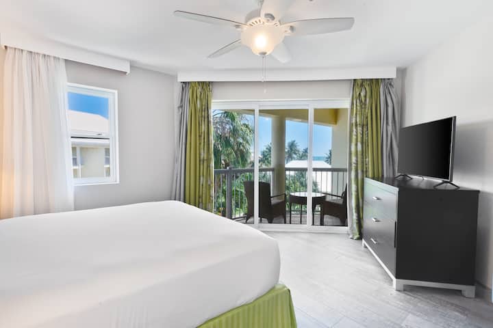 Seaside Retreat! 4 Relaxing Rooms W/ 1 Queen Beds - Cayman Islands