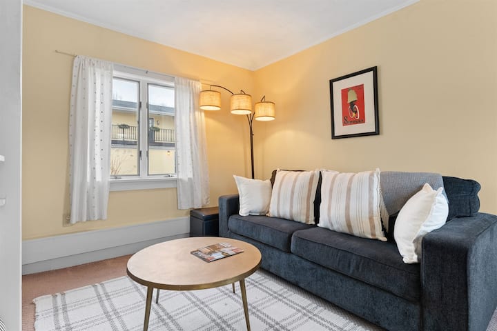 Red Clover Inn Lydia Queen 2 Story Near Killington - Rutland, VT