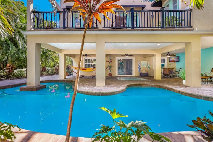 Perfect Vacation Home! Pool, Lounge, And Ping Pong - Anna Maria Island, FL