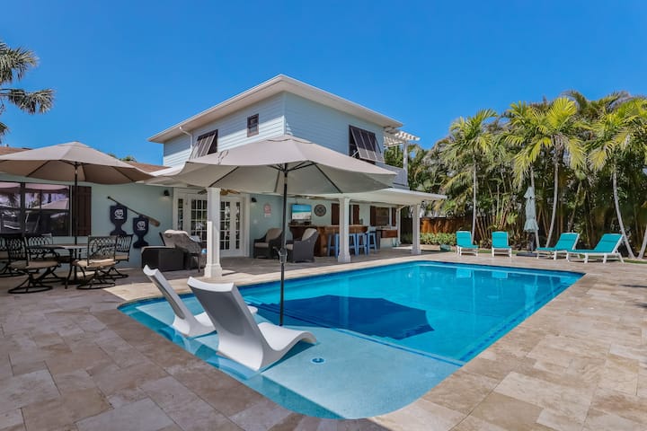 Canalfront Home With Pool And Dock - Dolphin Daze - Anna Maria, FL