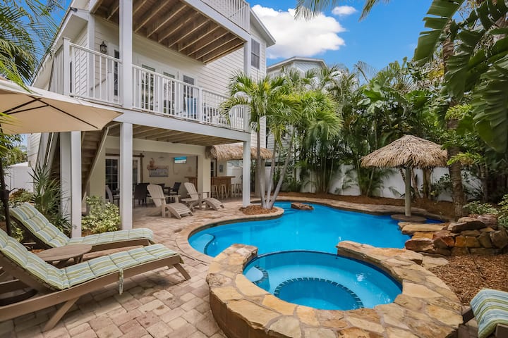 Stunning Home With Pool, Tiki Bar, And Game Room! 2 Minute Walk To Beach - Holmes Beach, FL