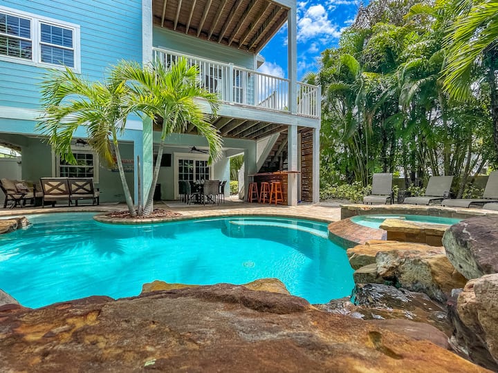 Near The Beach With Balconies And Tiki Bar! - Holmes Beach, FL