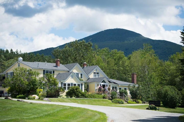 Red Clover Inn: Adah Queen Suite Killington - Rutland, VT