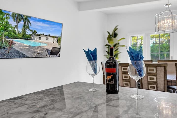 New ! Pool House 3-bedroom Home Victoria Park - Tortuga Music Festival