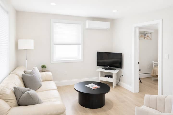 Cozy Private Suite | Near Btv Airport & Uvm - Burlington, VT