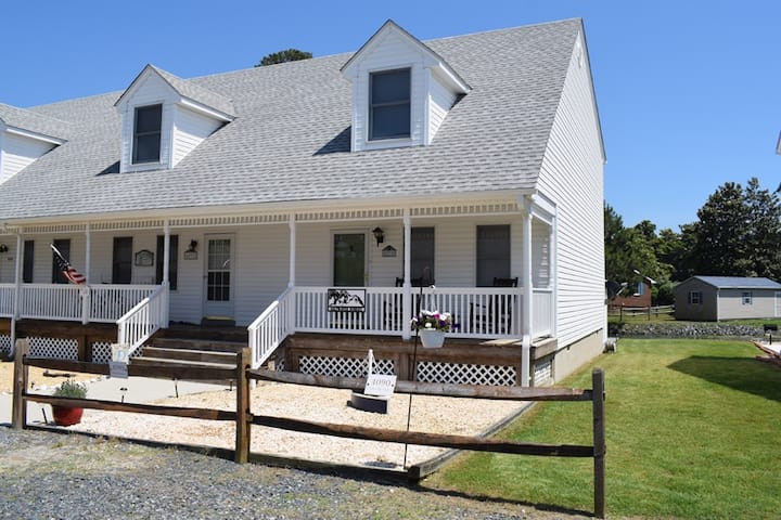 Saltwater Sunrise - Views, Walk To Memorial Park - Chincoteague, VA