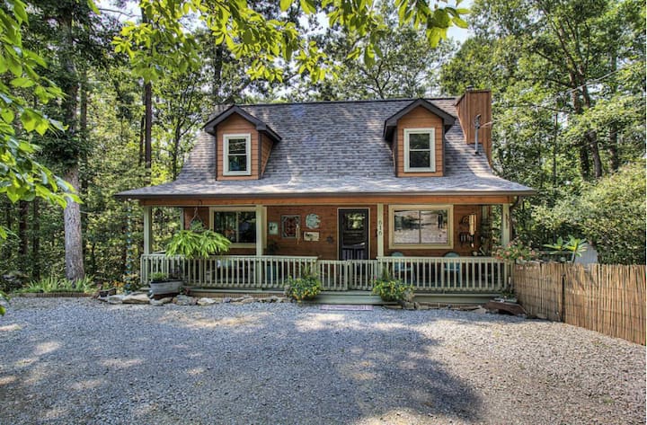Game Room  Hot Tub  Near Parkway - Pigeon Forge, TN