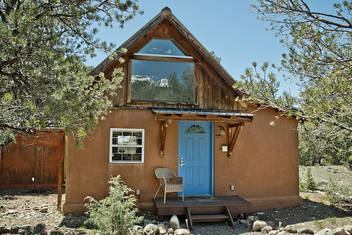 Crestone Mountain Retreat Cabin: Quiet In Nature - Crestone, CO