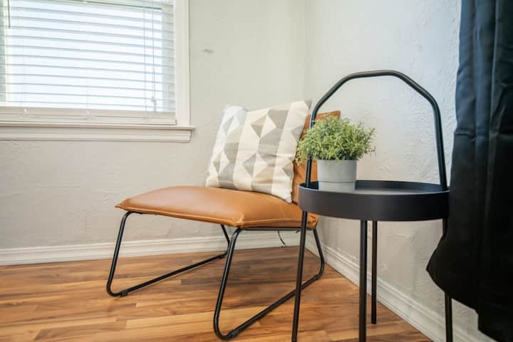 Abode On Atlantic - Spacious 2bd In The Heights - Peoria, IL