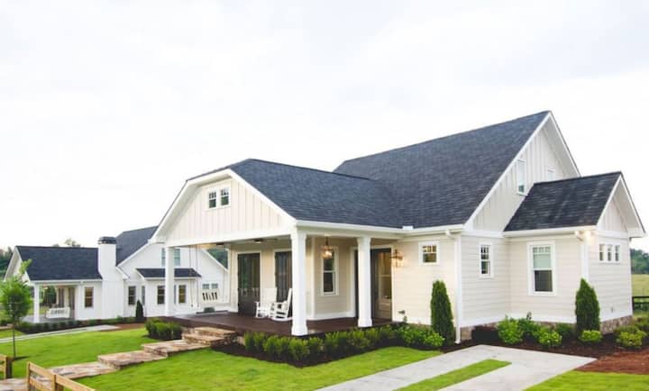 Luxury Farmhouse Cottage On Winery - Dahlonega, GA
