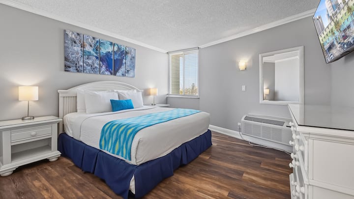 Pelican Pointe 422:walk To Beach~pool~free Parking - Clearwater, FL