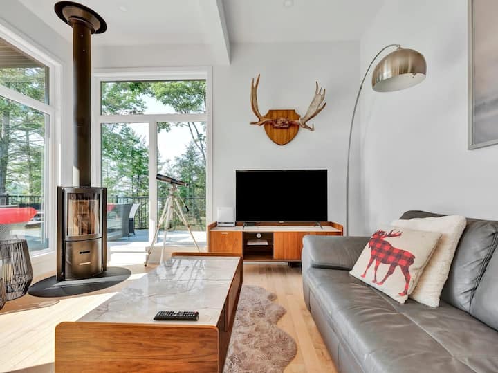 The Eyrie: Sweeping Views Waterfront Sunlit Escape - Gatineau