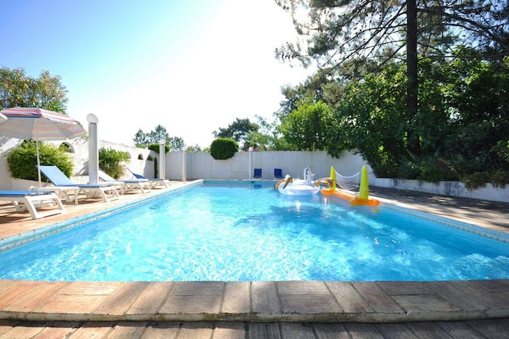 Villa Traditionnelle Confortable Et Spacieuse De 4 Chambres - Almancil
