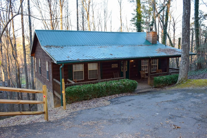 Hootin' Holler - Easy Access To All The Smoky Moun - Wears Valley, TN