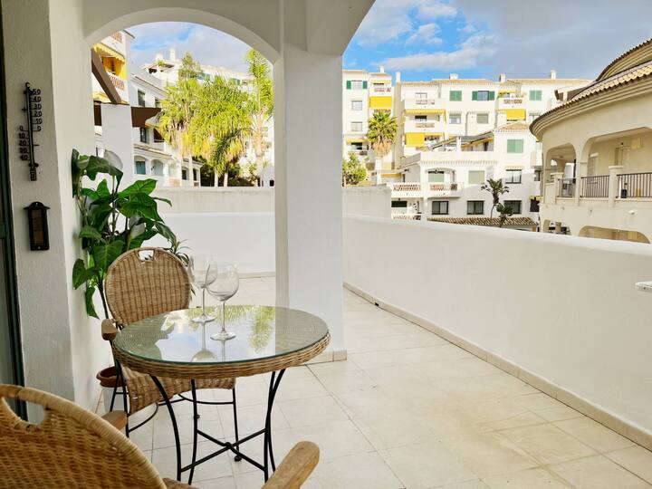 Benalmádena – 2 Bed, Andaluz Style & Huge Terrace - Benalmádena
