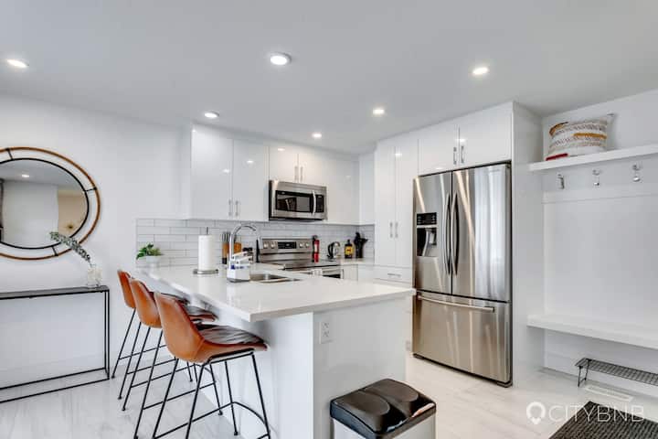 Parkallen Guesthouse.  Near U Of A. Whyte Ave. - Edmonton