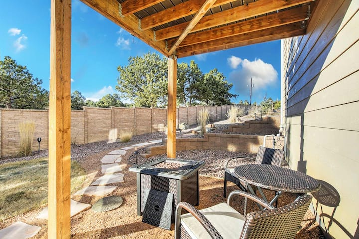 Lindenmere Retreat! Private Suite W Fire Pit - Monument Lake, Monument