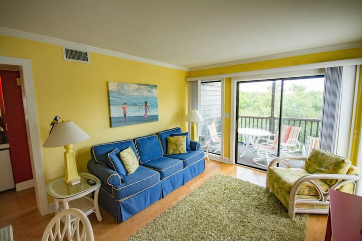 Comfortable 3br 2nd-floor | Patio | Pool - Atlantic Beach, NC