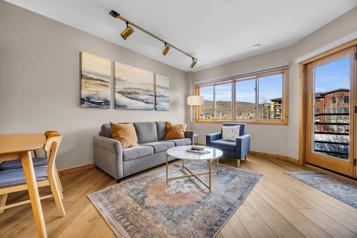 Steps From Ski Lift! Garage Parking Included! - Park City, UT
