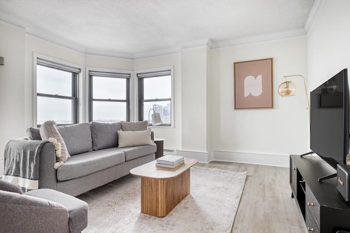 Spacious Gold Coast 2br W/ Doorman & Gym, 2 Blocks To L, By Blueground - Chicago, IL