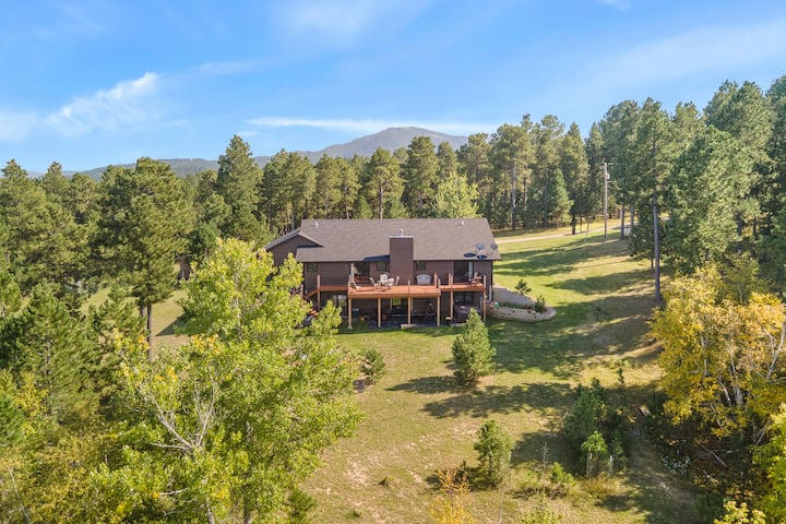 Welcome To Wrangler Retreat. - Spearfish, SD